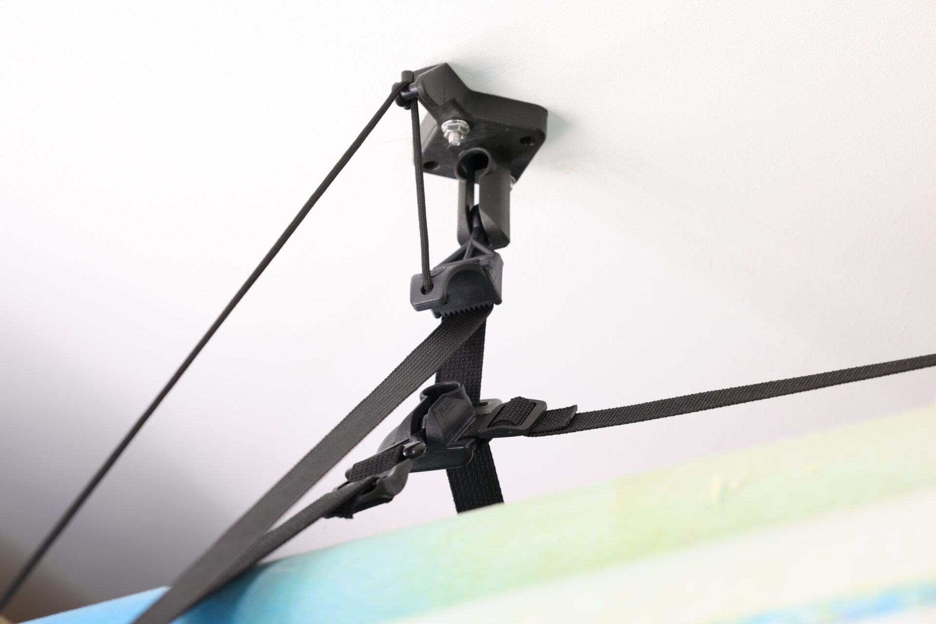 Ceiling Hoist Storage System for car cargo boxes and roof racks